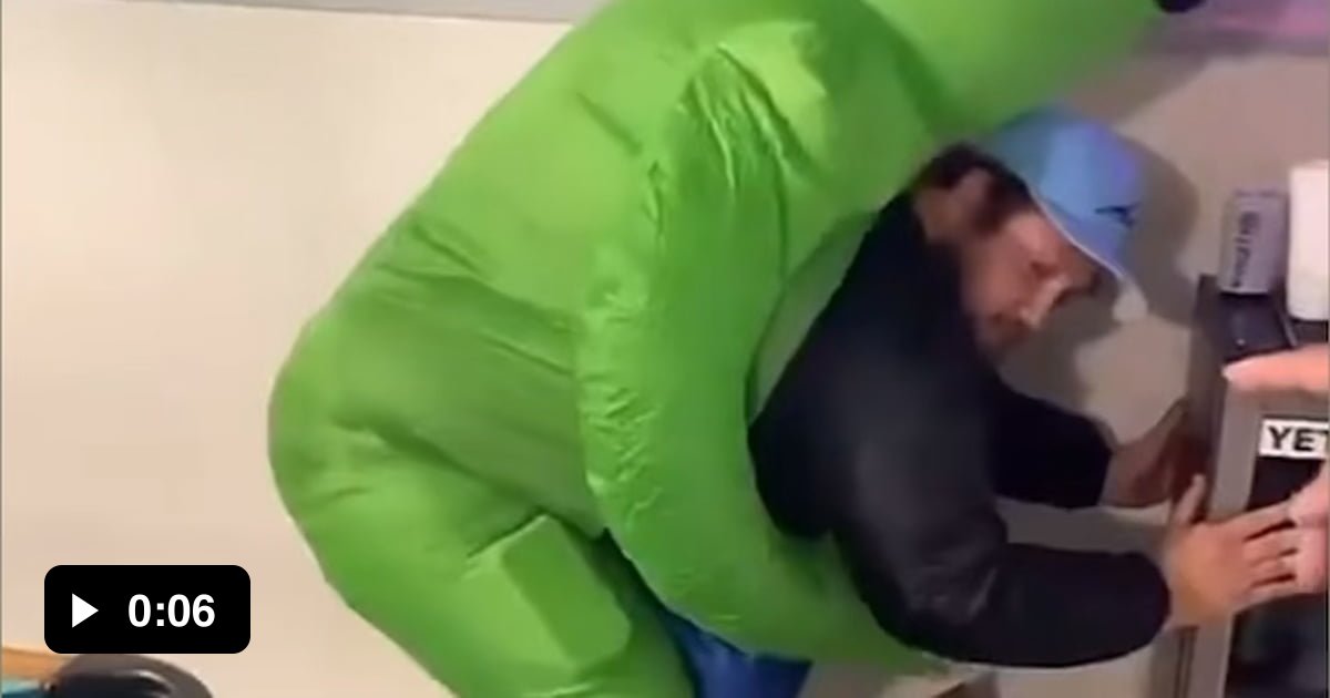 What are you doing step-alien??? - 9GAG