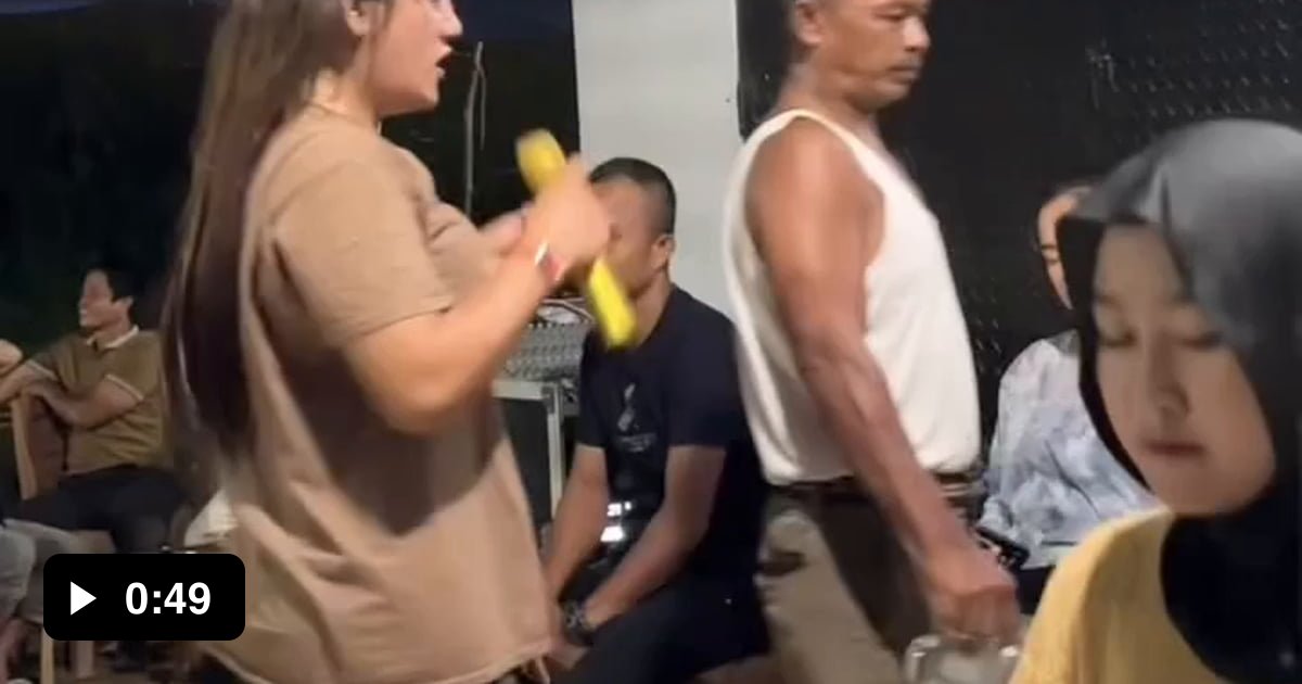 Just Indonesian girl with her sick keyboard Skill - 9GAG