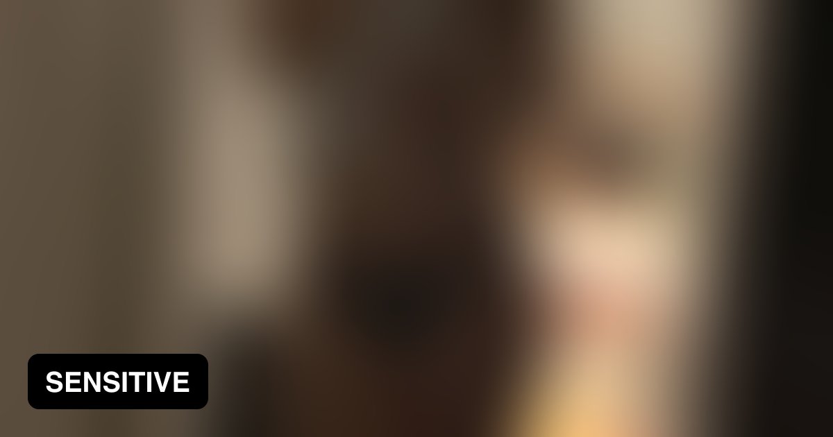 Mirrorselfie maid apron... - 9GAG