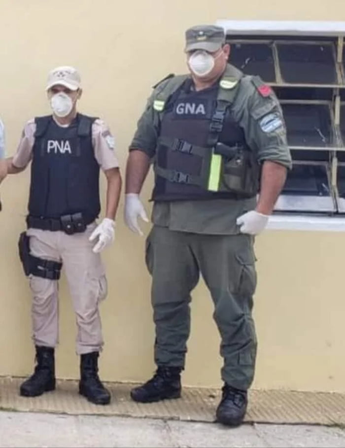 Elite unit, Argentinian Police Juggernaut. The door breaker - 9GAG