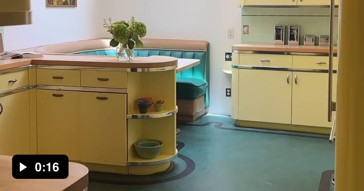 A beautiful kitchen inside a 1926 house. Credit to @Takesunset - 9GAG