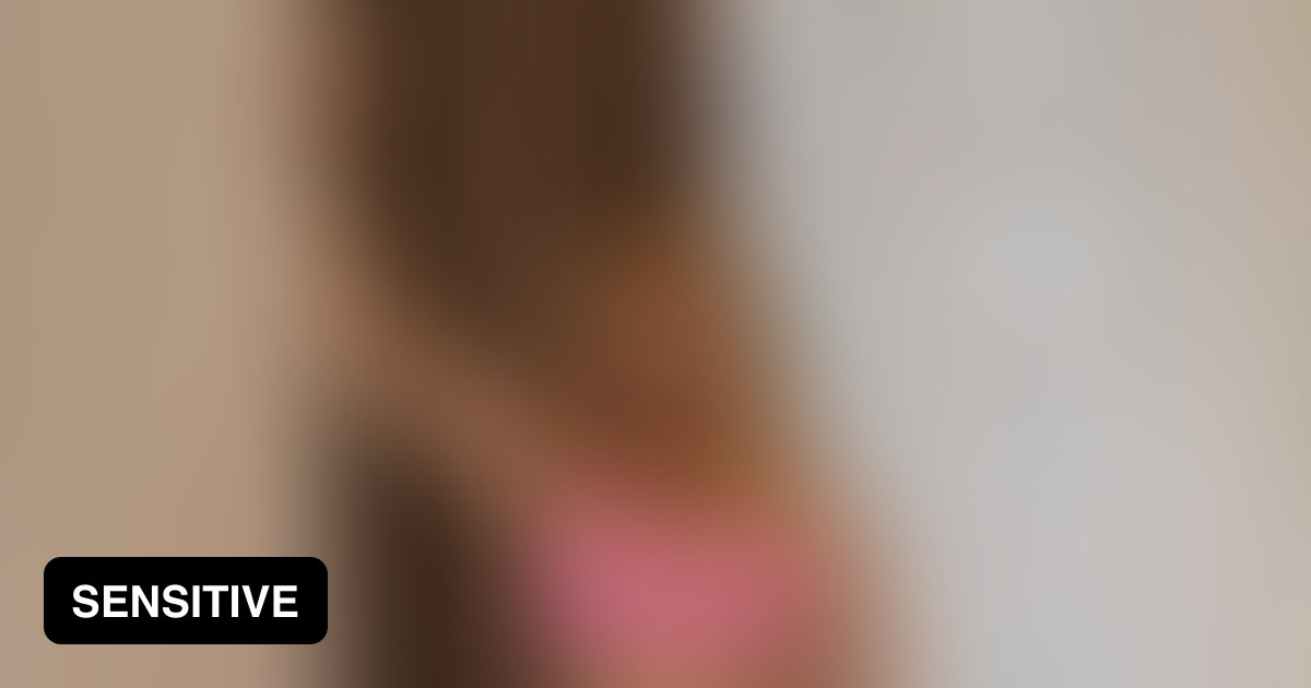 A stunning blend of innocence and seduction - 9GAG