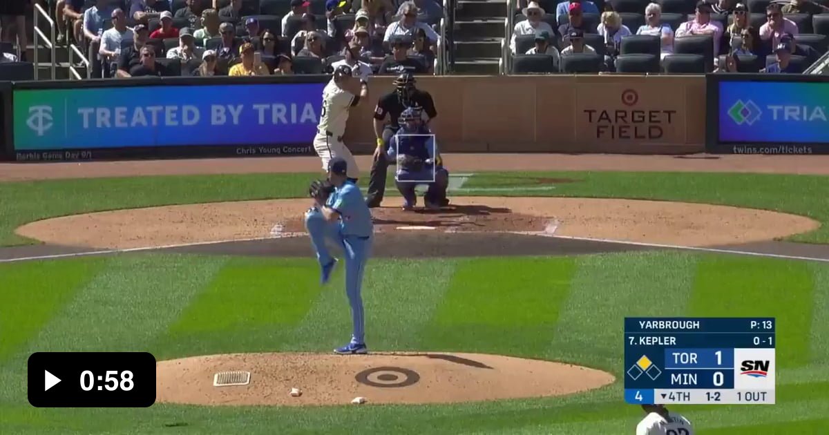 Blue Jays Leo Jimenez slams into and over the wall to make a great catch - 9GAG