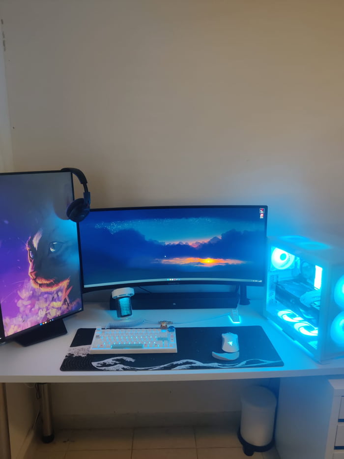 New Battlestation walls are empty moving out soon - 9GAG