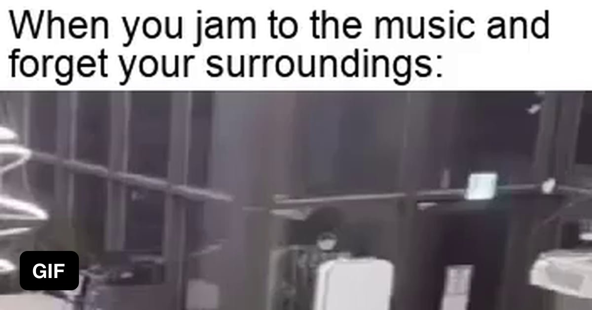 The awkward clap makes it wholesome - 9GAG