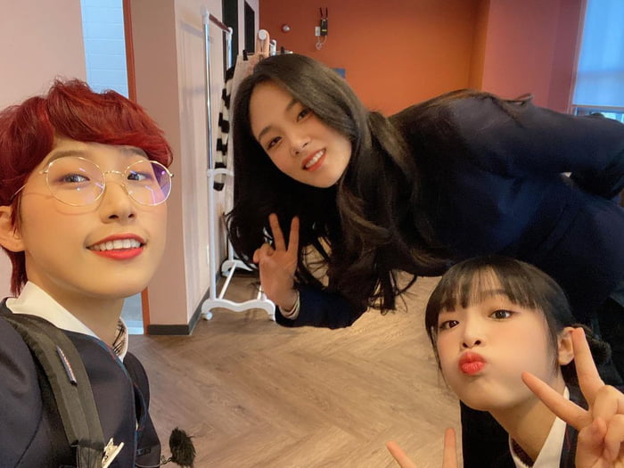 211218 - Jaejae Instagram Update with Choi Yena (& Bibi) - 9GAG