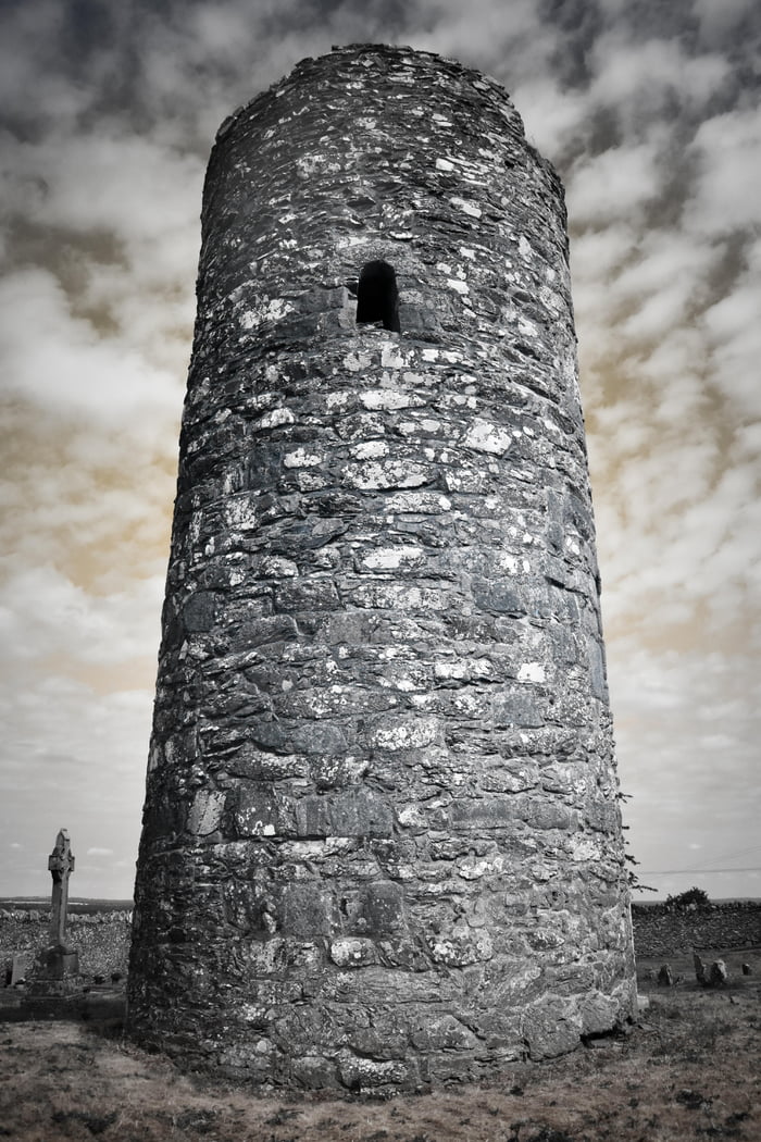 Ancient Round Tower in Kildare, Ireland - 9GAG