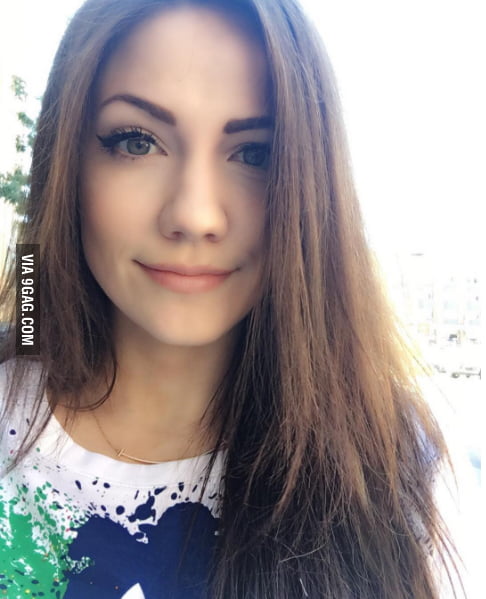 KayPea (KP) League of Legends player best known for her live streaming ...