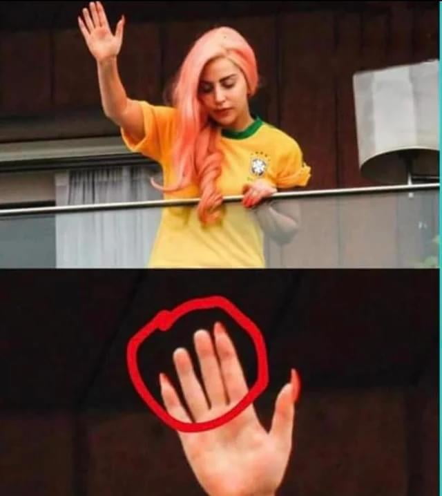 Follow the red circle - 9GAG