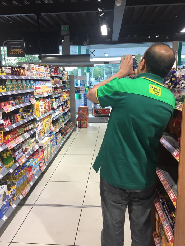 Caught this guy admiring his own work - 9GAG