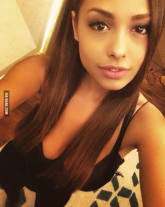 Romanian singer Lariss - 9GAG