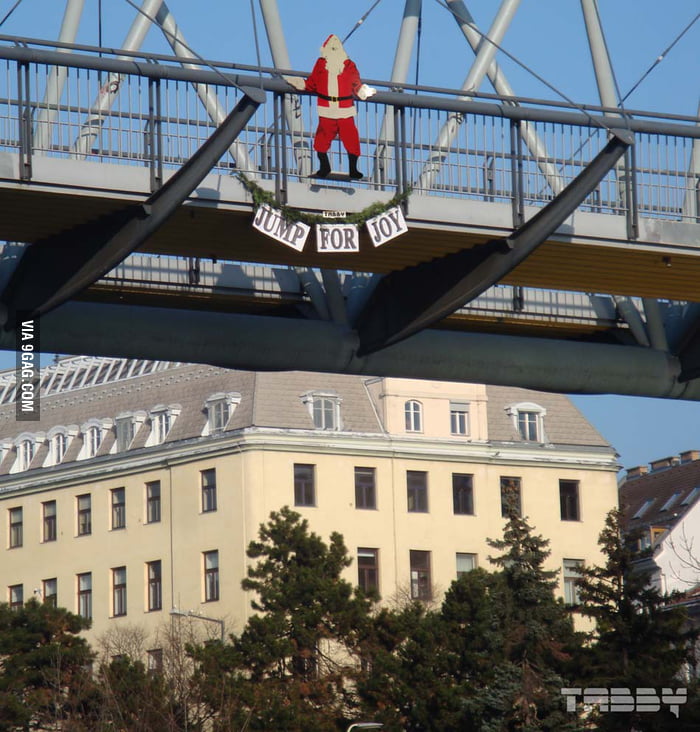 Hey what's Santa doing? - 9GAG