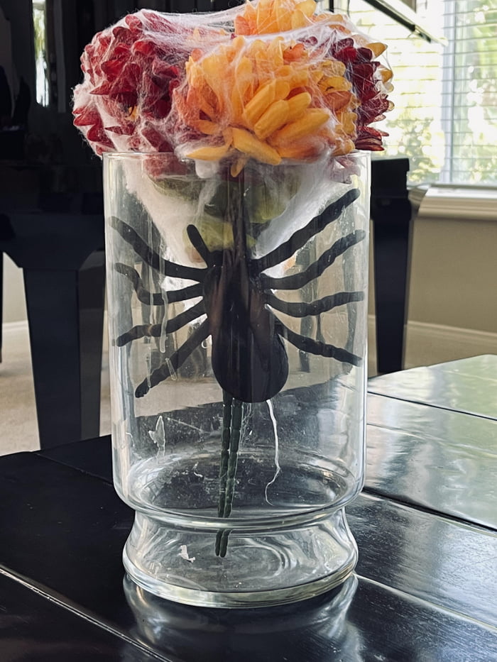 DIY dollar tree spider-flower vase - 9GAG