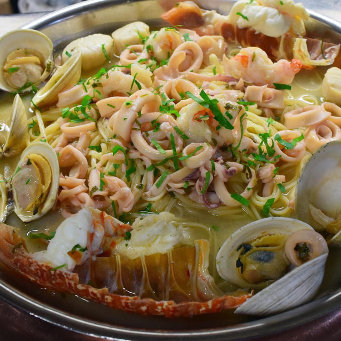 Zuppa di pesce in white wine sauce - 9GAG