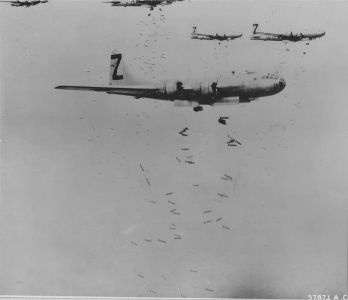 B-29 bombers of US 500th Bomb Group dropping incendiary bombs over ...