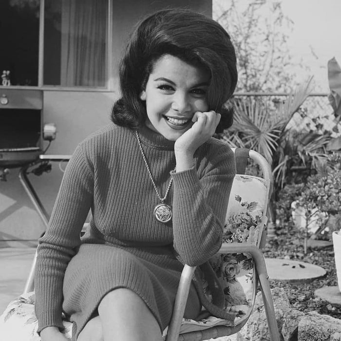 Annette Funicello, 1965. She was an original Musketeer in the '50s. - 9GAG