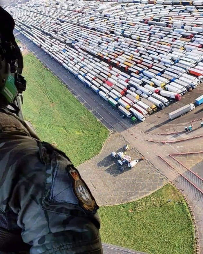 Truck lineup for French border crossing - 9GAG