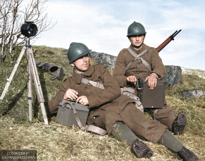 Signallers of the Polish Independent Podhalan Rifles Brigade working on ...