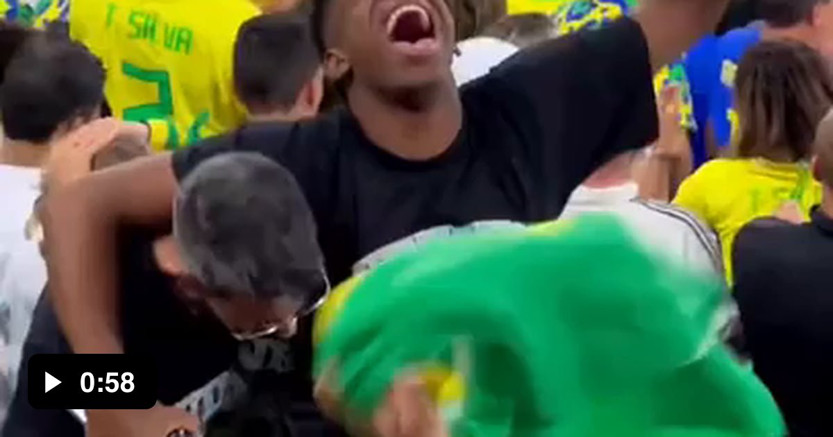 Vinicius brother crying in the stands after Vini scored the first goal ...