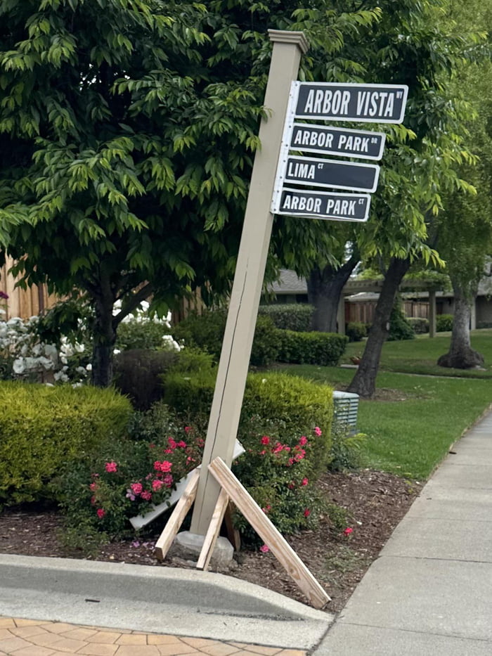 Addison is really struggling with President Hudson's signs - 9GAG