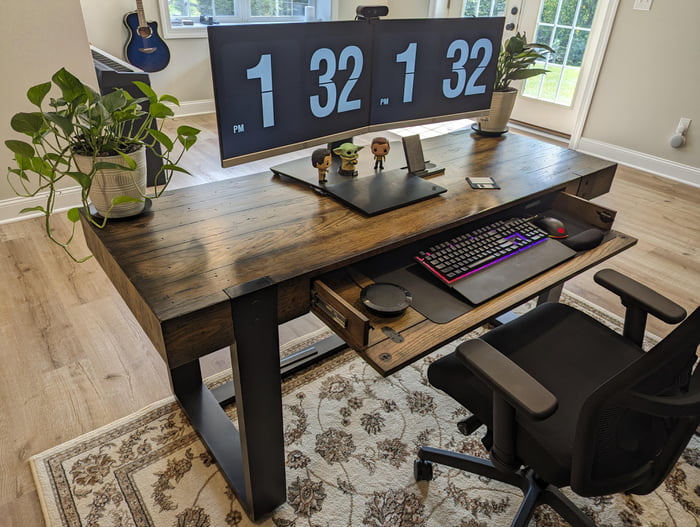 Chill work from home setup - 9GAG