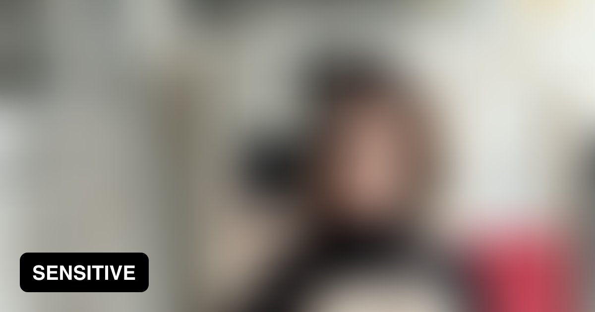 Does a 21yo busty goth girl turn you on ? - 9GAG