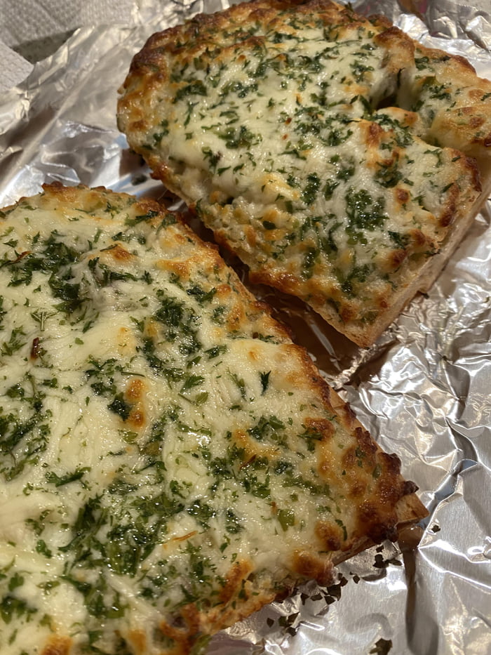 Cheesy garlic bread on a Sunday. - 9GAG