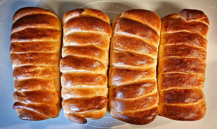I’ve been obsessed with making bread this week. - 9GAG