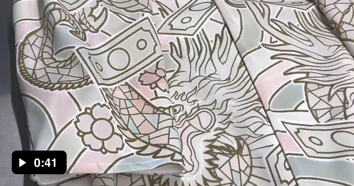 Color changing robe worn by professional wrestler - 9GAG