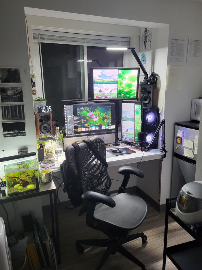 University Setup 1 year later :D - 9GAG