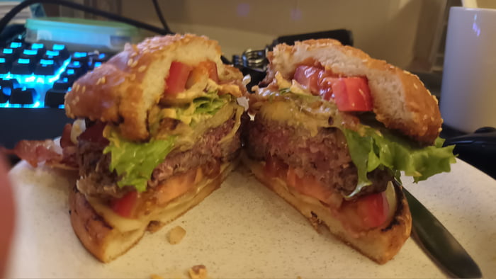 My messy Burger - 9GAG