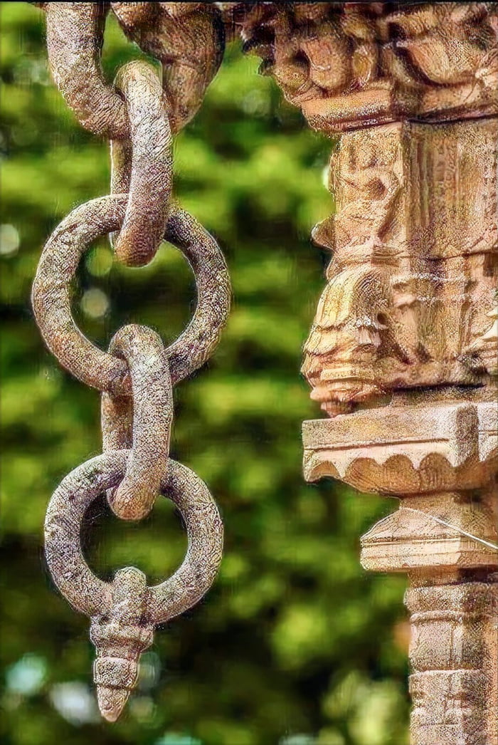 A chain made out of stone in an ancient Indian temple. - 9GAG
