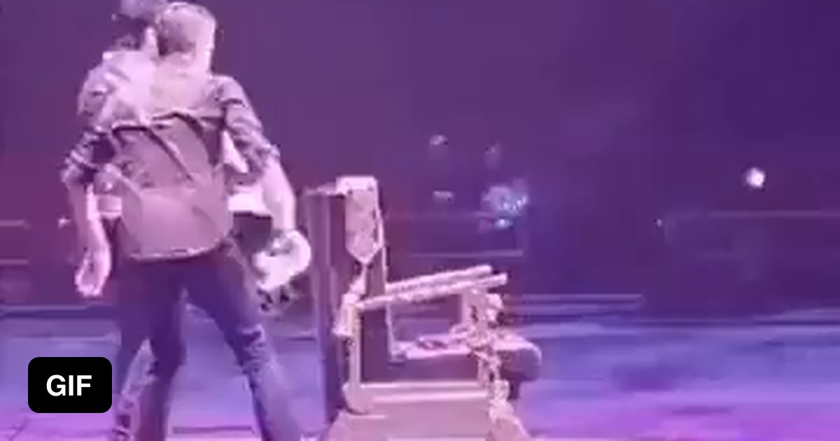 This next-level magic trick - 9GAG