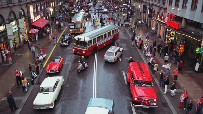 Högertrafikomläggningen - The day Sweden switched to driving on the ...