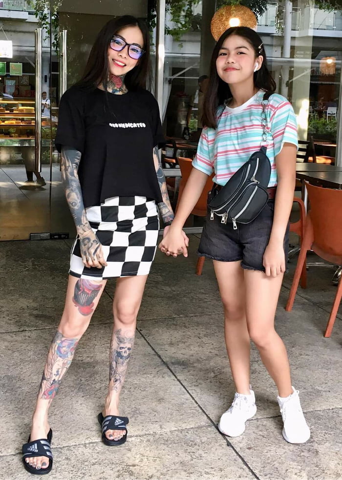 Angelie Pench with her daughter. - 9GAG