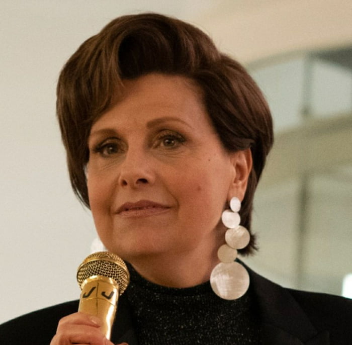 Avenue 5 - Karen, so punchable face - 9GAG