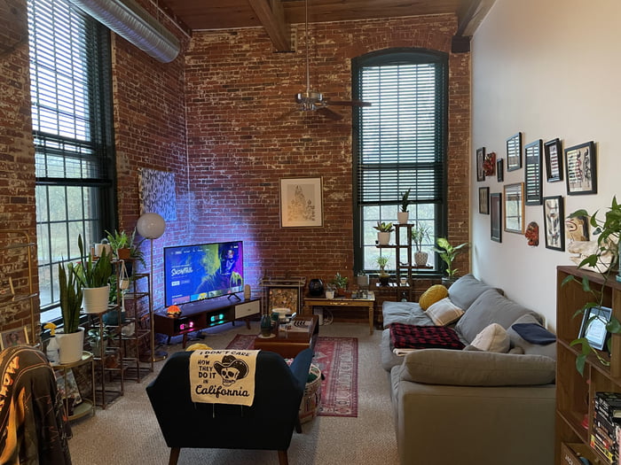 Loft apartment living room space - 9GAG