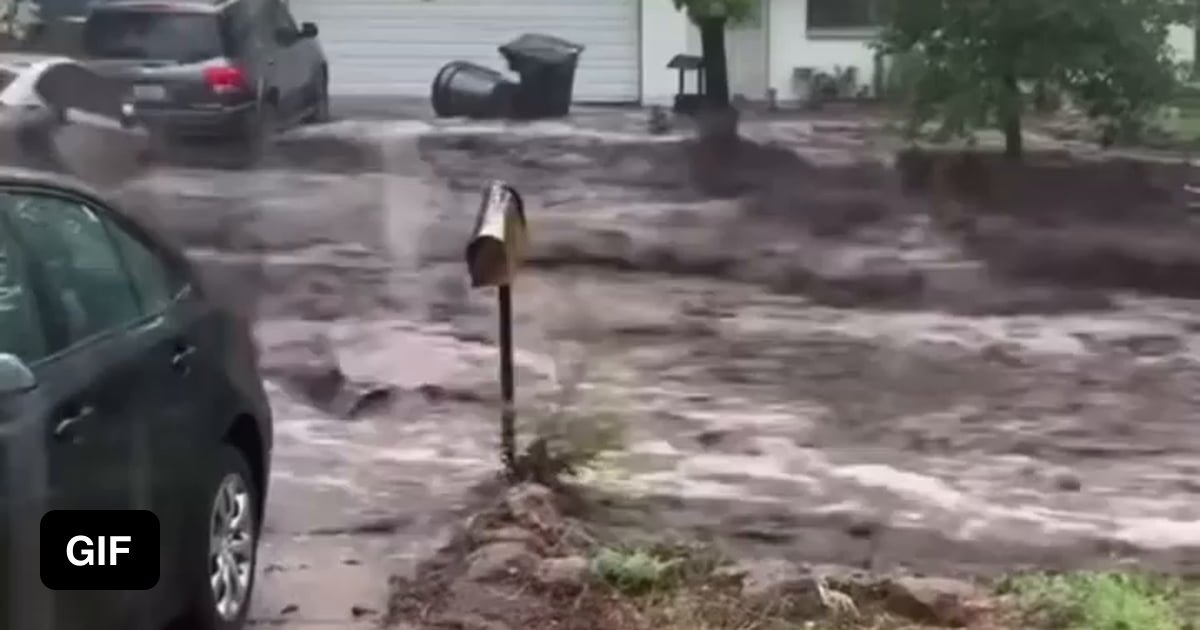 Flash flood in northern Arizona sweeps Prius down the street - 9GAG