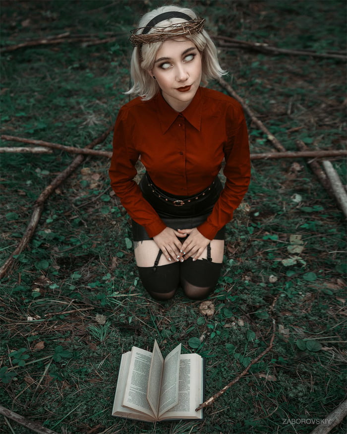 Sabrina Spellman Cosplay By Daaarchi 9gag