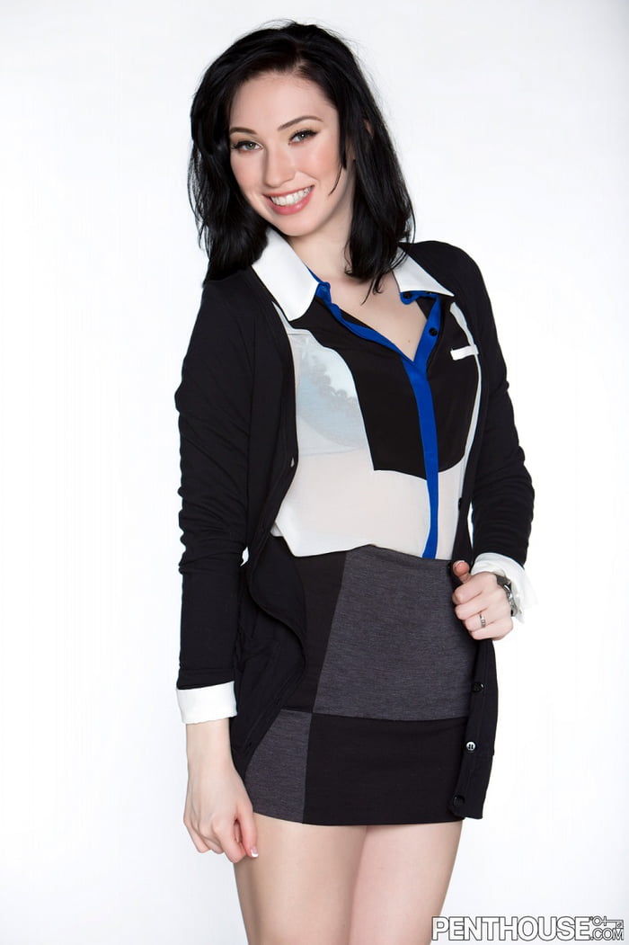 Aria Alexander - 9GAG