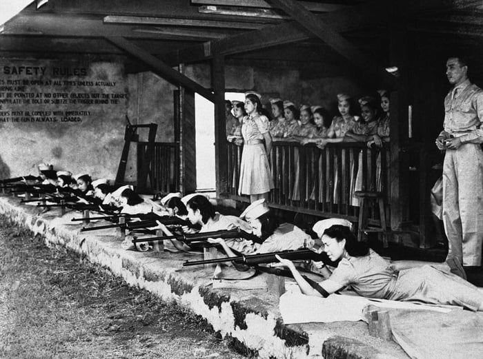 Women from the Philippines' first “Women Guerrilla,” corps, trained in ...