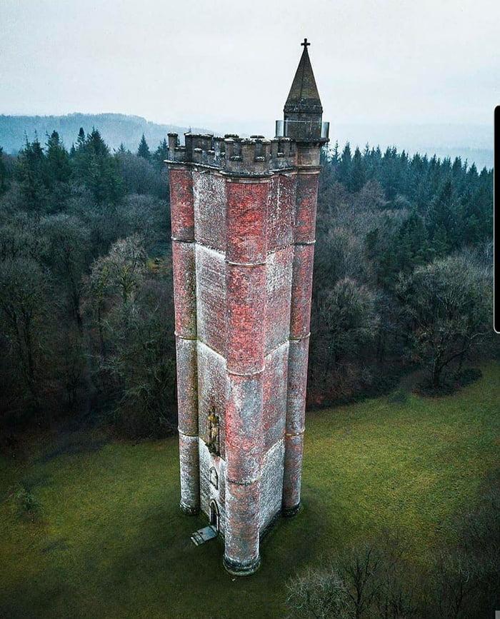 Small castle is small - 9GAG