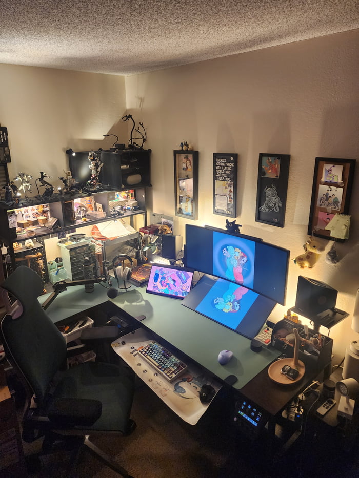 Gaming, work, sleeping, eat, general desk setup. - 9GAG