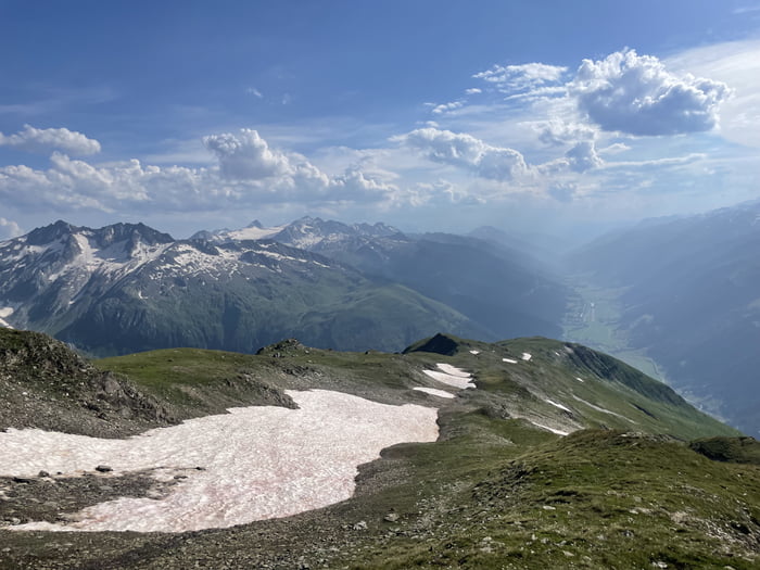 Ease your eyes, weary scroller - 9GAG