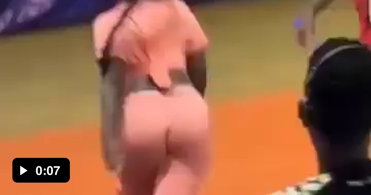 She's very strong. - 9GAG