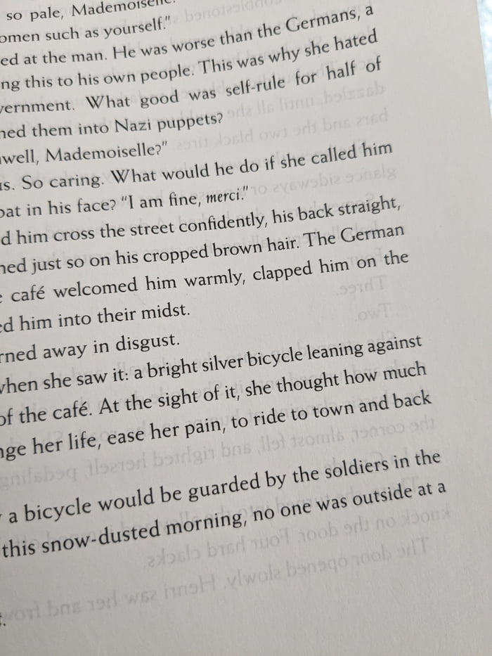 This part of a book with no text on either side - 9GAG