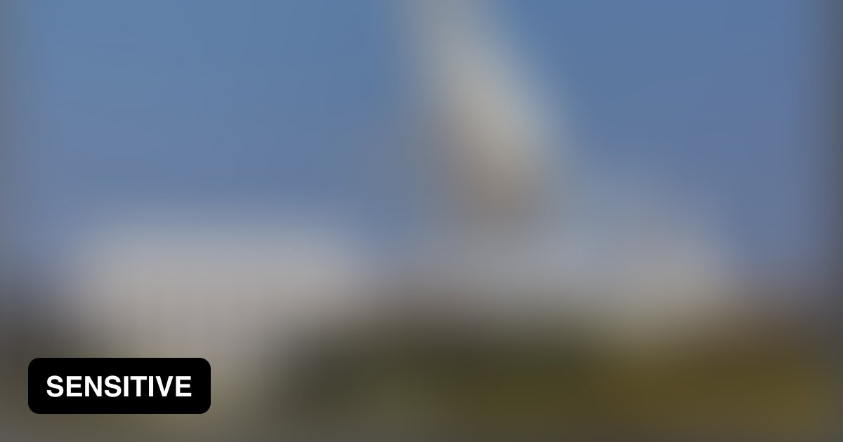 The new Trump monument for 2025 - 9GAG