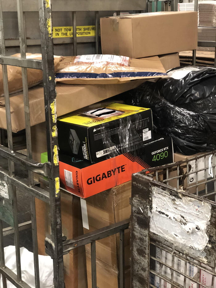 Don’t ship your expensive parts like this. At least get another box. - 9GAG