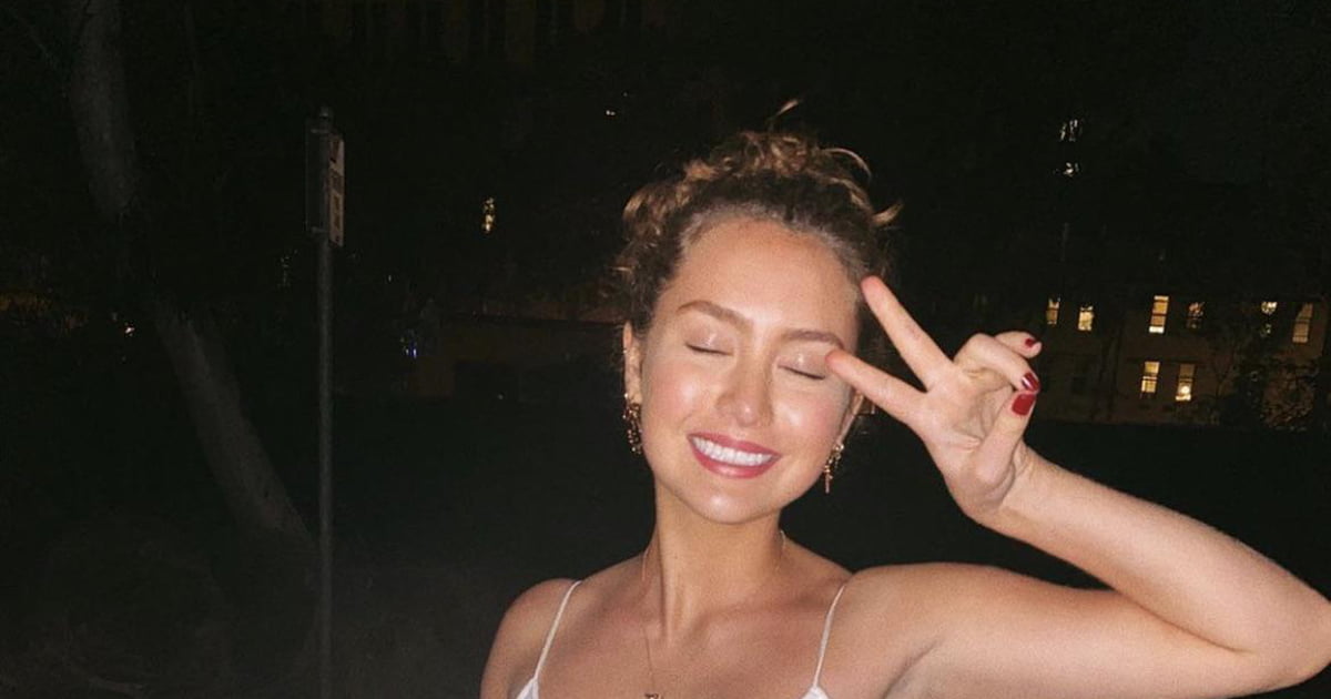 Skin tight, no bra - 9GAG