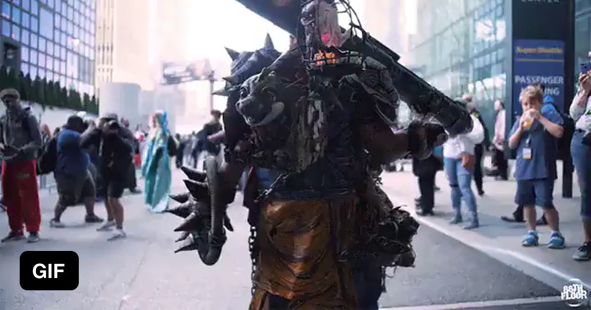 “Cel-shaded” gritty Mario cosplay - 9GAG